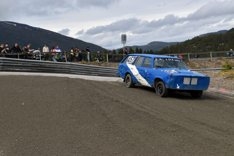 Her ratter Victor (13) en diger Olds med 500 hester - Bilcross.no