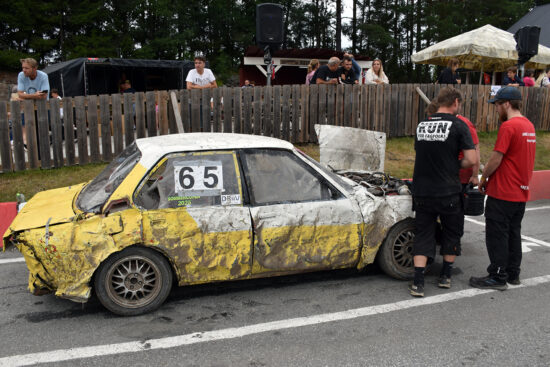 Patrick er fast bestemt på å lage bil ut av vraket - igjen: - Den er så ...