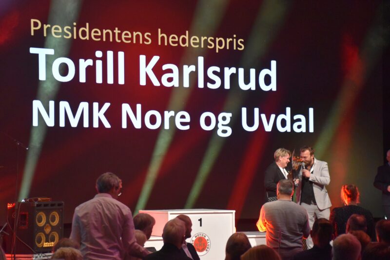 Tårevåt overrekkelse: Hederspris til Torill Karlsrud - Bilcross.no